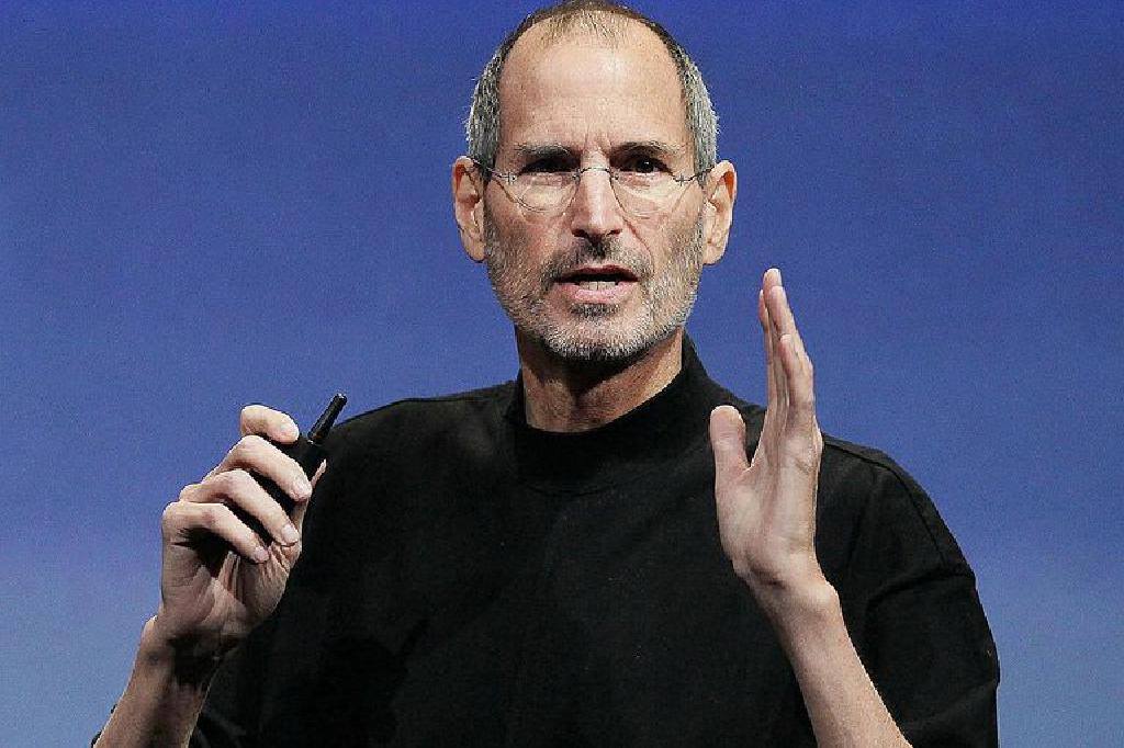 Steve Jobs: biografia omului care a inventat secolul 21 - Alegeri ...